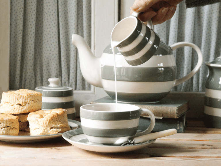 Set of 4 Willow Green Breakfast Cups & Saucers 12oz/34cl | Cornishware ...