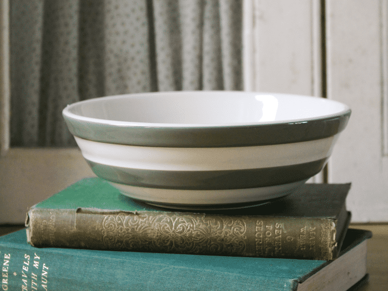 Set of 4 Willow Green Cereal Bowls | Cornishware® | Classic British ...